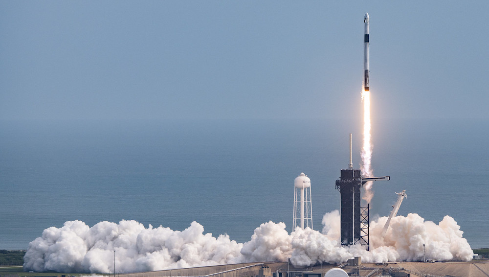 Space X réussit le dernier test de sa fusée, l'entreprise en orbite