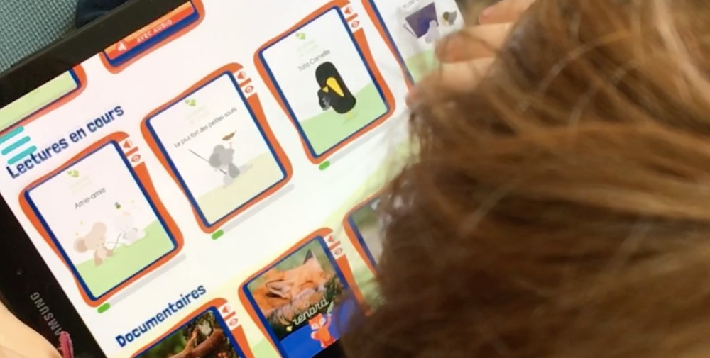 Corneille accompagne les enfants dans l’apprentissage de la lecture