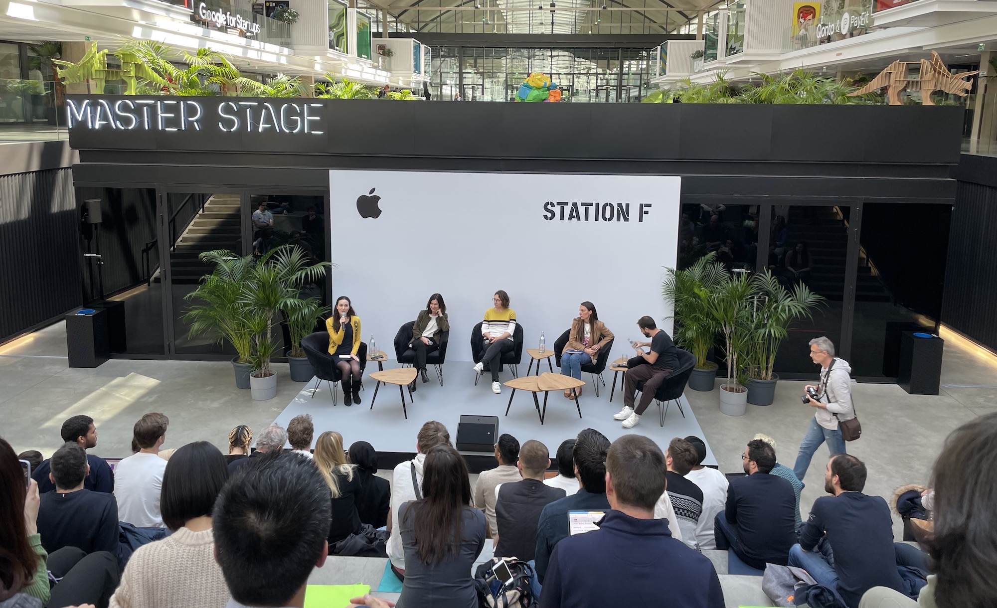 Apple fête 5 ans à STATION F et soigne ses relations avec les développeurs
