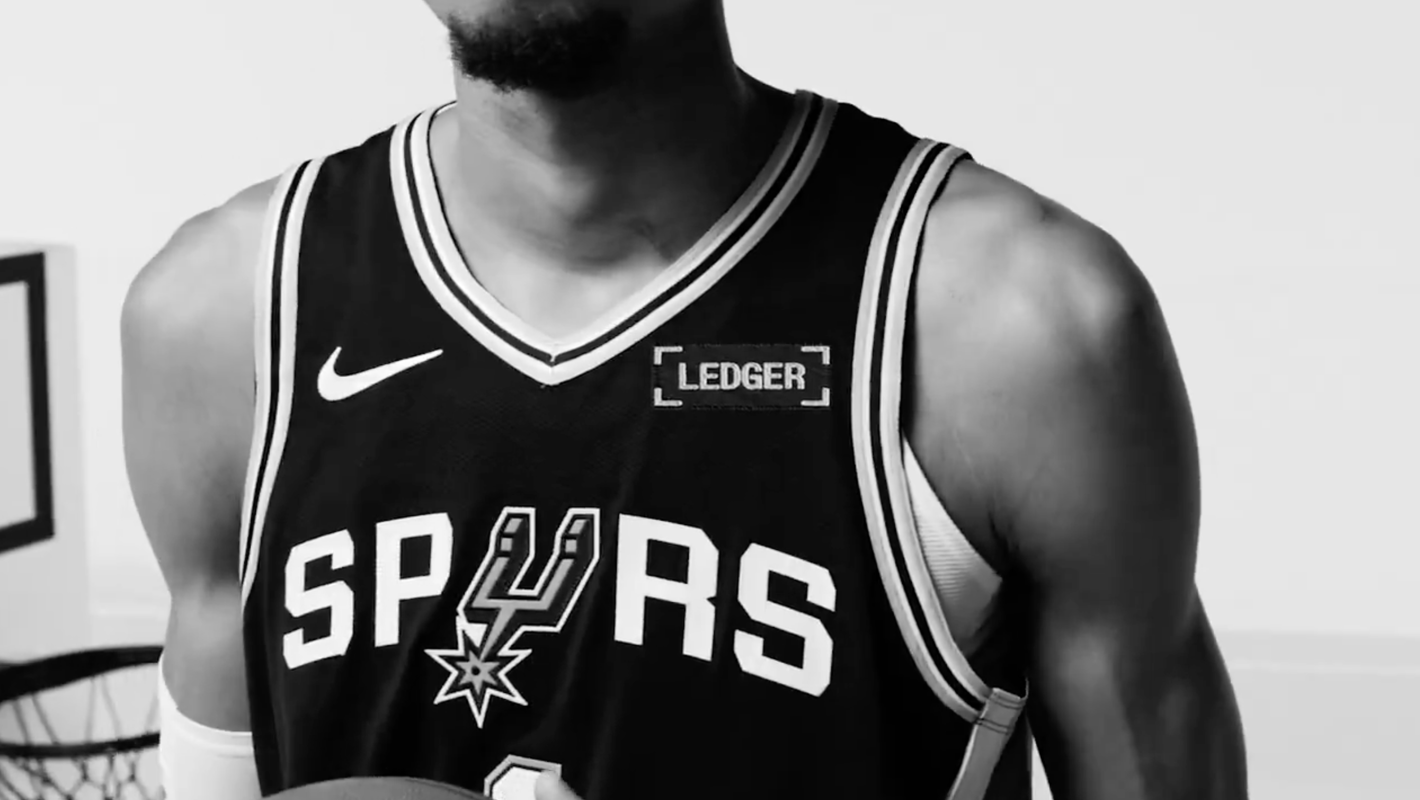 Crypto : Ledger va désormais s’afficher sur le maillot des Spurs de San Antonio en NBA