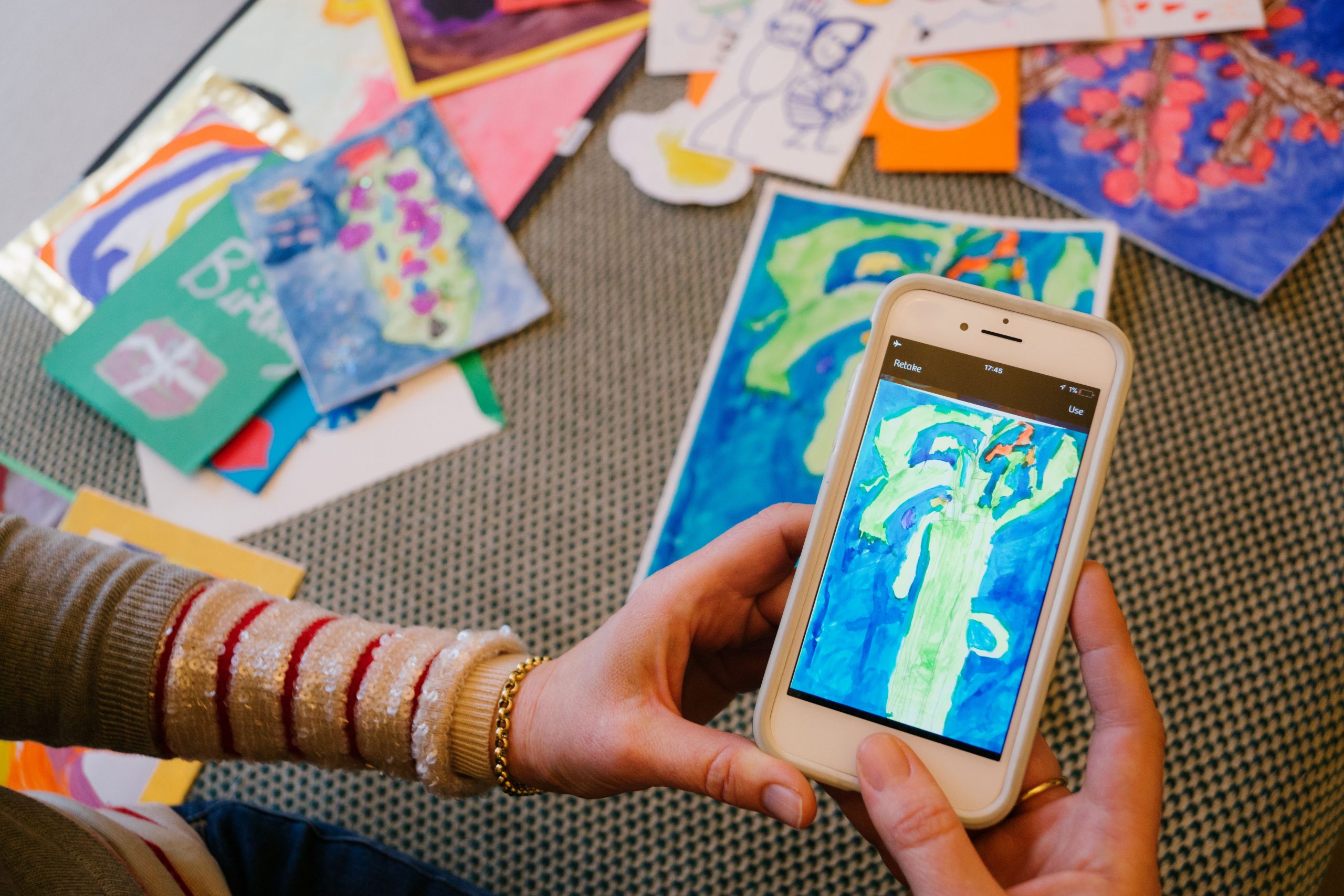 Storing memories in a digital scrapbook to fight loneliness - Maddyness UK